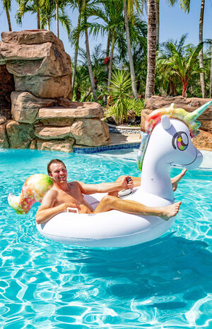PoolCandy Tube Runner Motorized Unicorn Pool Tube | PacSun