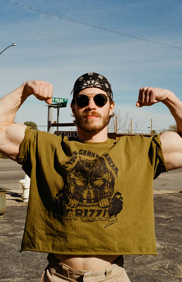 YIWO Beast Lift Cropped T-Shirt | Pacsun