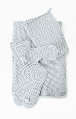 WEWOREWHAT Cable Knit Travel Gift Set | PacSun