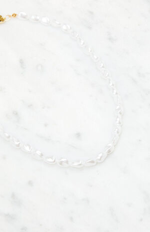 LA Hearts Pearl Daisy Necklace | PacSun